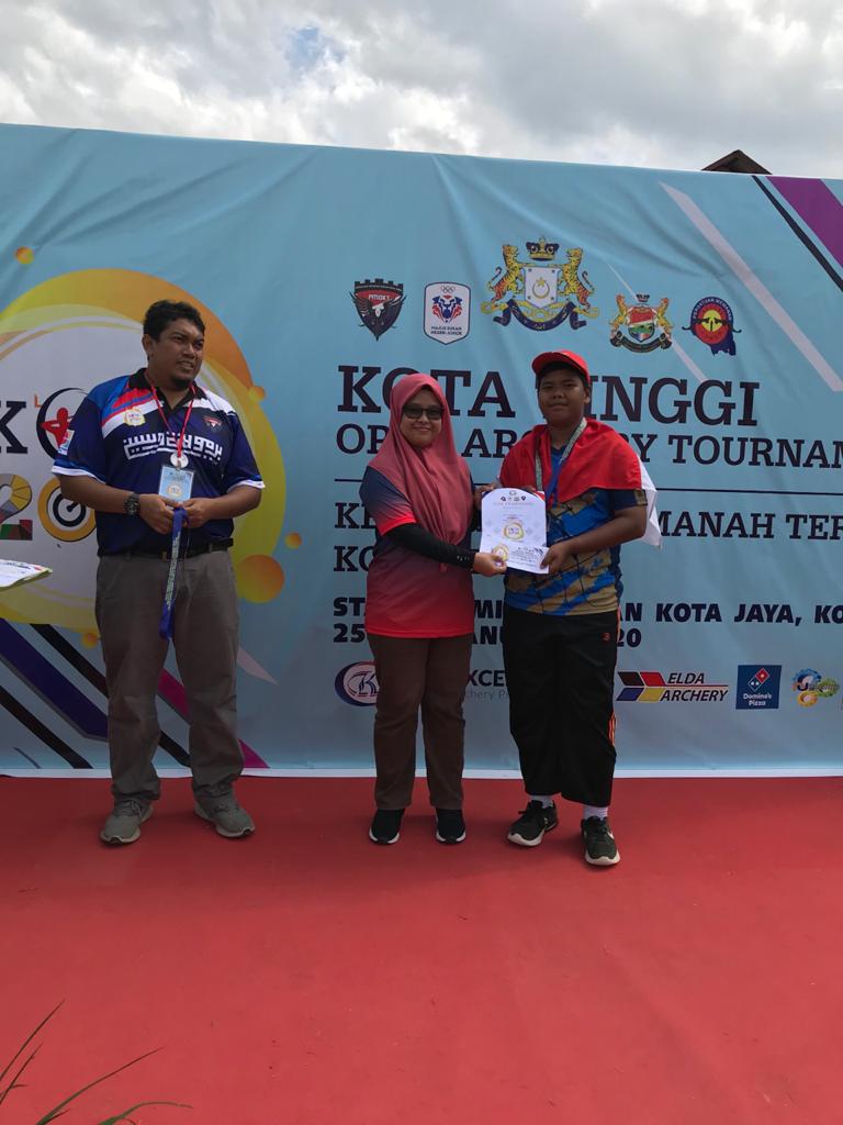 Salima Siswa SMPN 12 Batam Raih Medali di Johor, Malaysia - acikepri.com