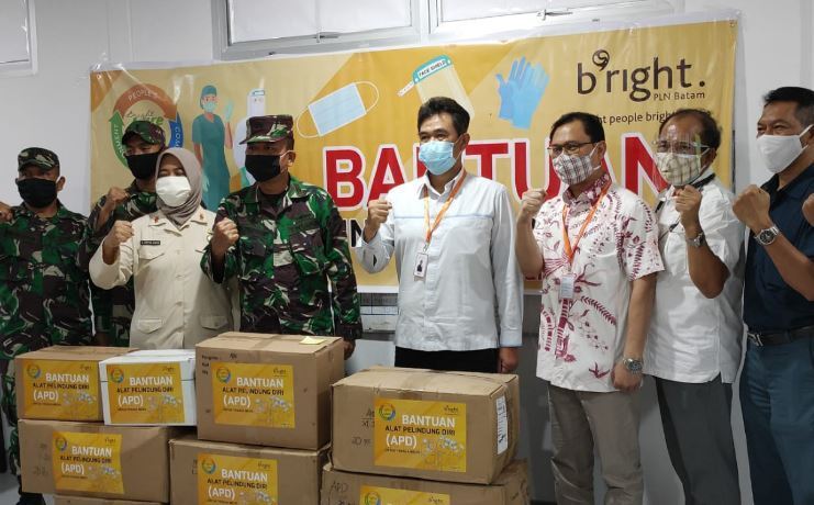 Bright PLN Batam Salurkan Bantuan CSR untuk 4 Rumah Sakit Rujukan Covid ...