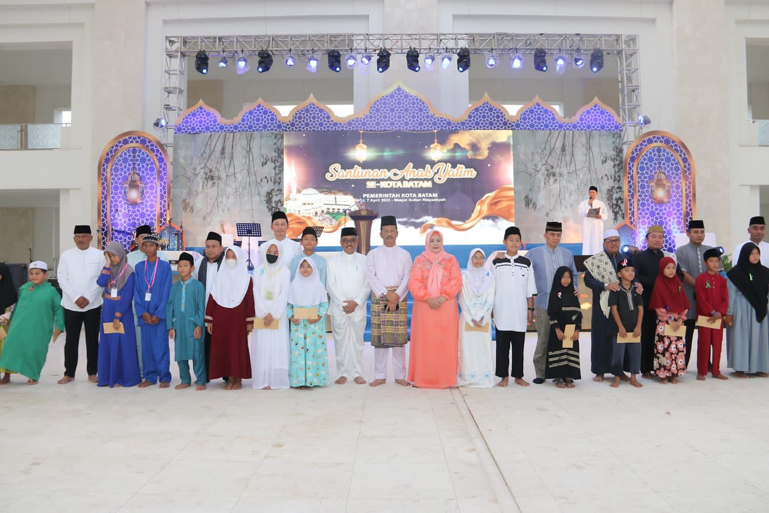 Peringatan Malam Nuzulul Qur'an dan Santunan Anak Yatim, Rudi Wujudkan ...
